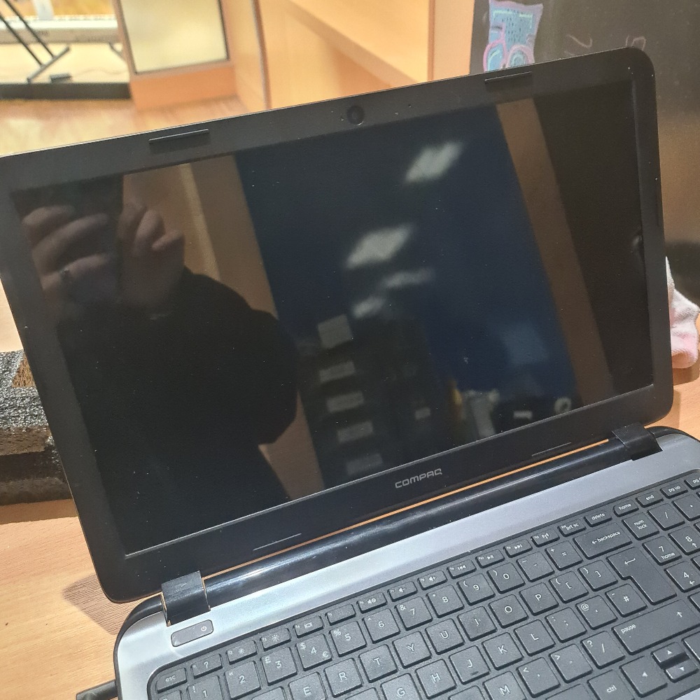 Pre-owned Compaq AR5B125 - N2840 8GB 1TB Windows 10 - Own4Less